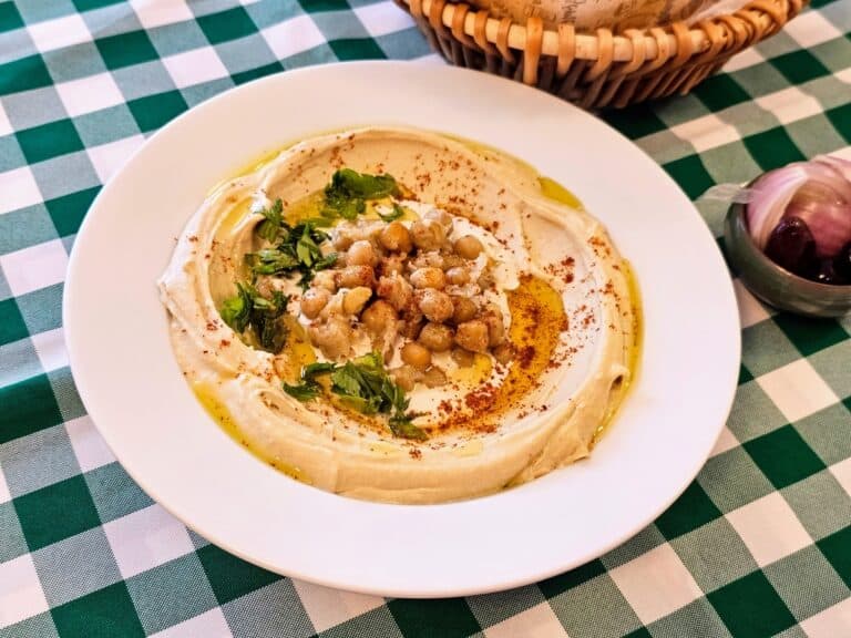 Easy Restaurant-Style Hummus Recipe – Smooth & Delicious