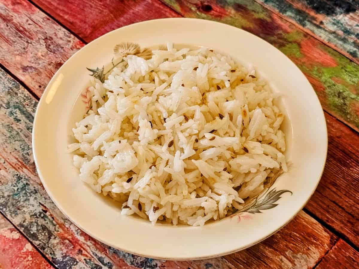 Airy Microwave Indian rice with cumin seeds - Easy Recipe